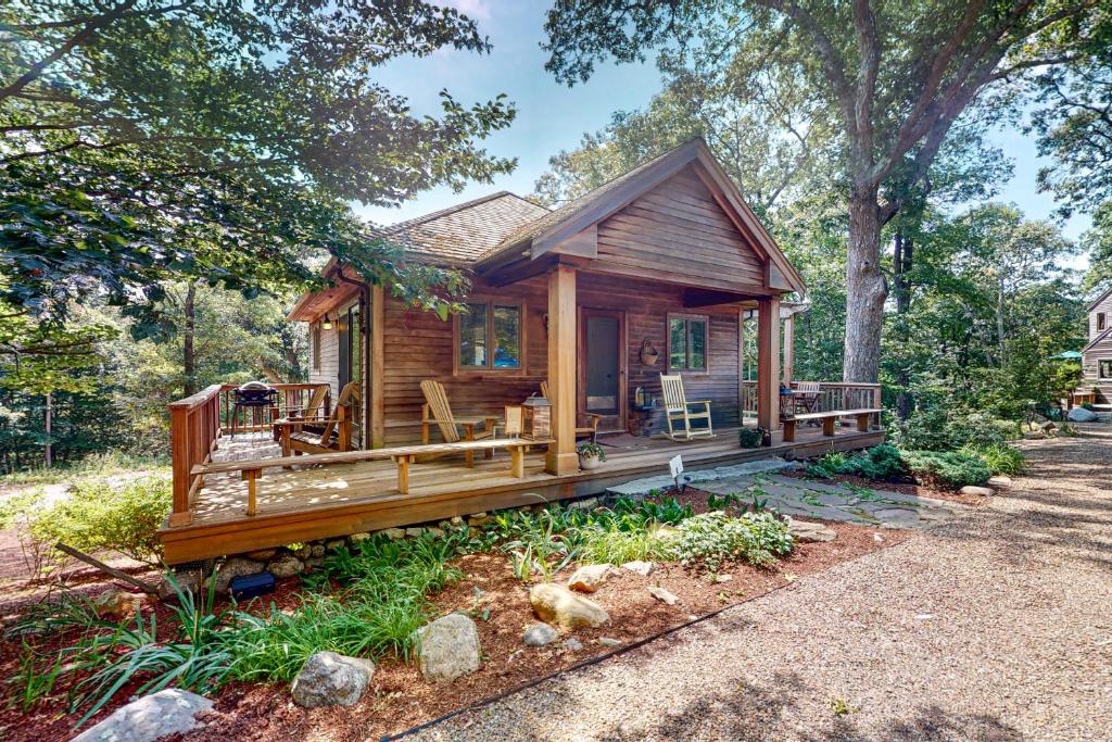 Nana's Rear Treehouse, West Tisbury (updated prices 2025)