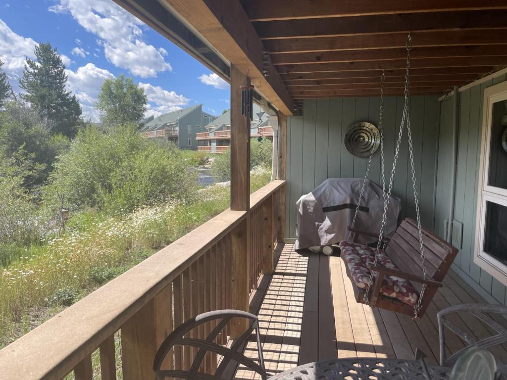 Riverside Retreat in Funky Fraser on Train, Bike and Bus Routes, Fraser ...