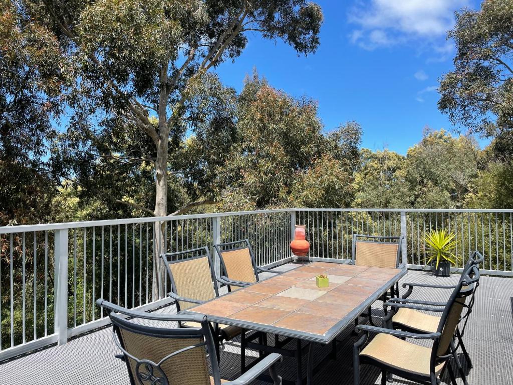 Free Spirit in Metung - near the Hotsprings and Golf Course, Metung ...