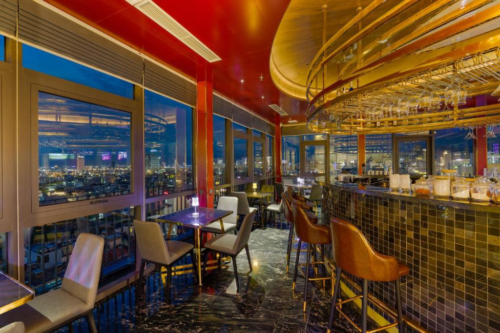 Golden Lotus Grand Da Nang - Panoramic Rooftop Bar & Daily Afternoon ...