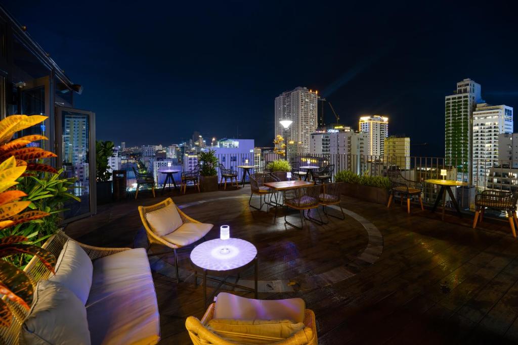 Golden Lotus Grand Da Nang - Panoramic Rooftop Bar & Daily Afternoon ...