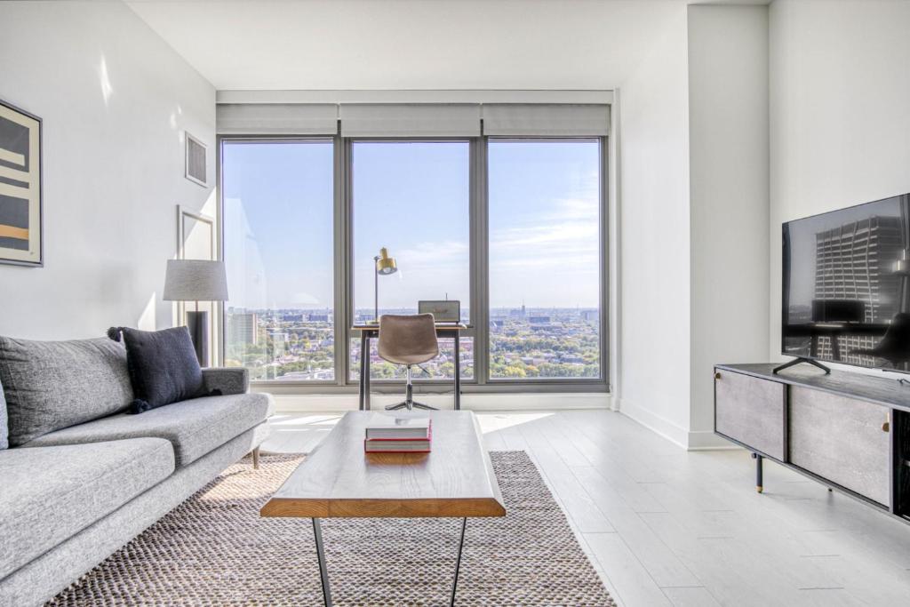 W Loop Studio w Gym Pool Coworking nr UIC CHI-438, Chicago (updated ...