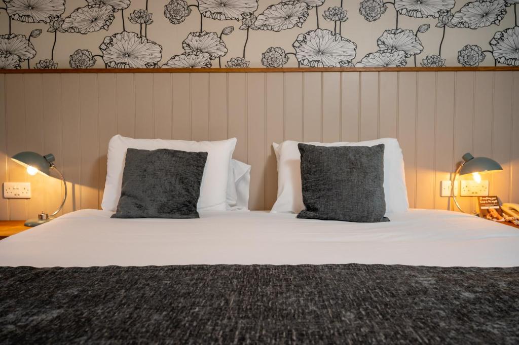 Cedars Inn by Greene King Inns, Barnstaple (updated prices 2025)
