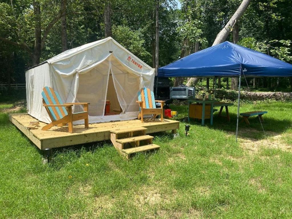 Tentrr Signature Site - Tentrr Signature Redstone Bed Barn and Camp ...