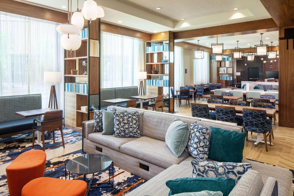 Hampton Inn Boston Seaport District, Boston (updated prices 2025)