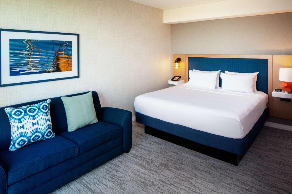Hampton Inn Boston Seaport District, Boston (updated prices 2025)