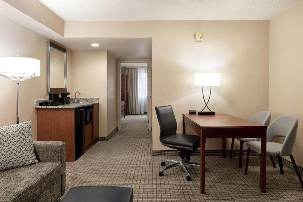 Embassy Suites Cincinnati - RiverCenter, Covington (updated prices 2025)