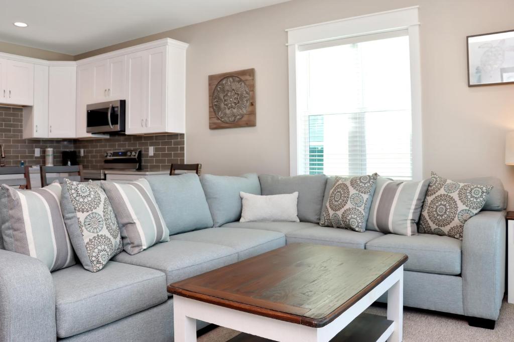 The Great White 1 by Pristine Properties Vacation Rentals, Beacon Hill – Updated 2024 Prices