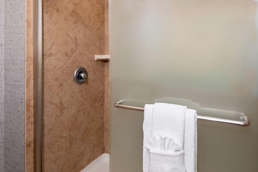 Hampton Inn Towel Rack