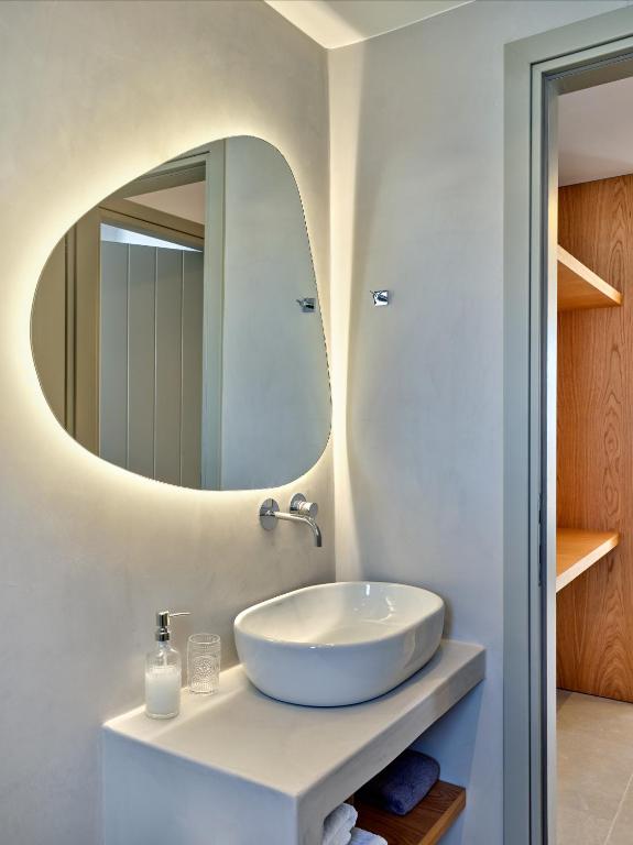 Paros Gem, Naousa (updated prices 2025)