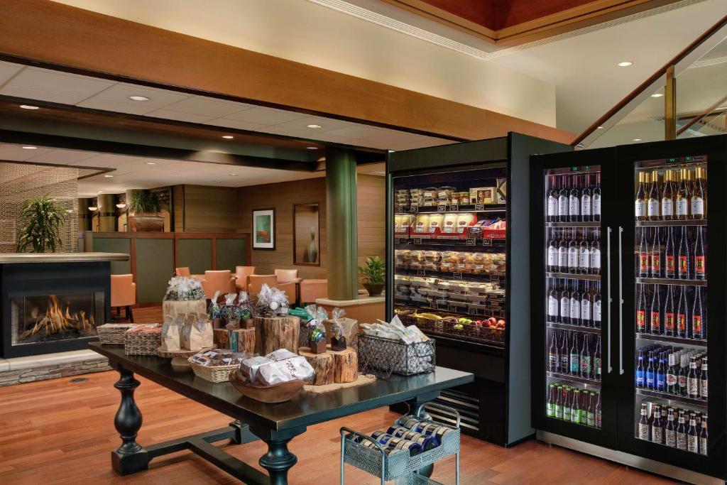DoubleTree by Hilton Seattle Airport, SeaTac (updated prices 2025)