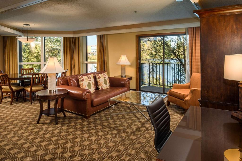 DoubleTree by Hilton Seattle Airport, SeaTac (updated prices 2025)