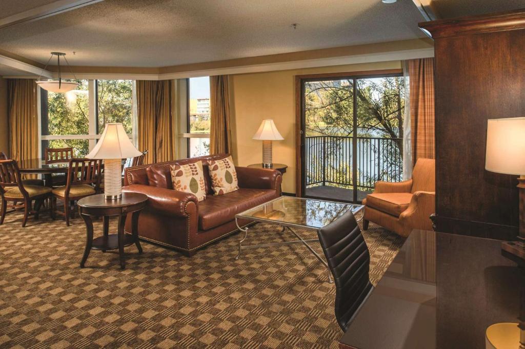 DoubleTree by Hilton Seattle Airport, SeaTac (updated prices 2025)