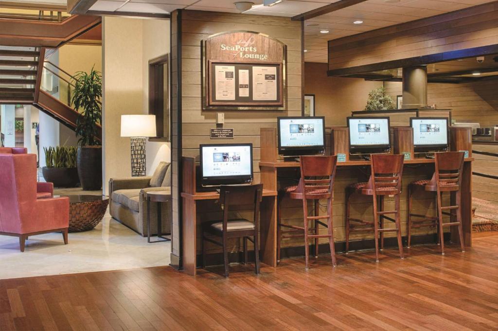 DoubleTree by Hilton Seattle Airport, SeaTac (updated prices 2025)