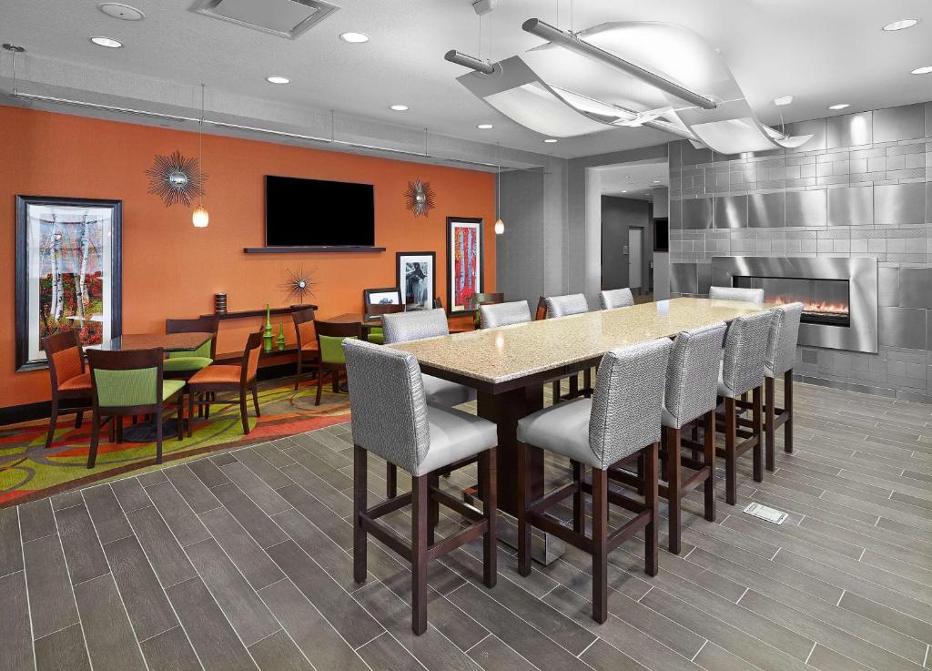 Hampton Inn by Hilton Calgary Airport North, Calgary (updated prices 2025)