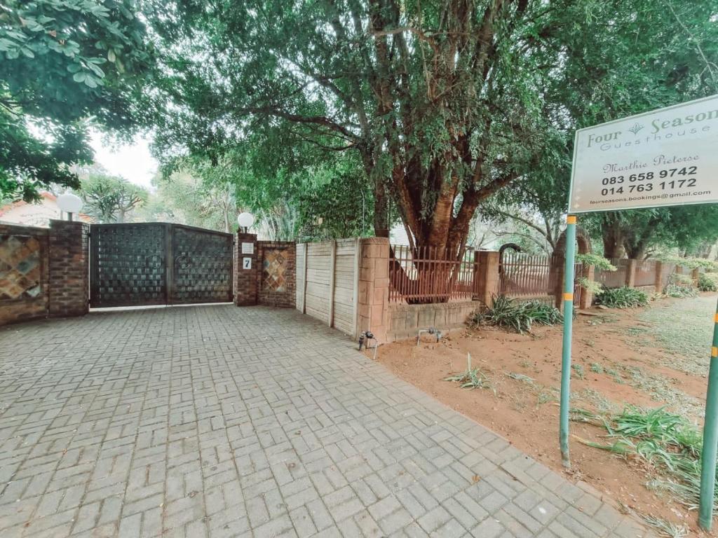 Four Seasons Guesthouse - Hardekool 7, Lephalale (aktualisierte Preise ...