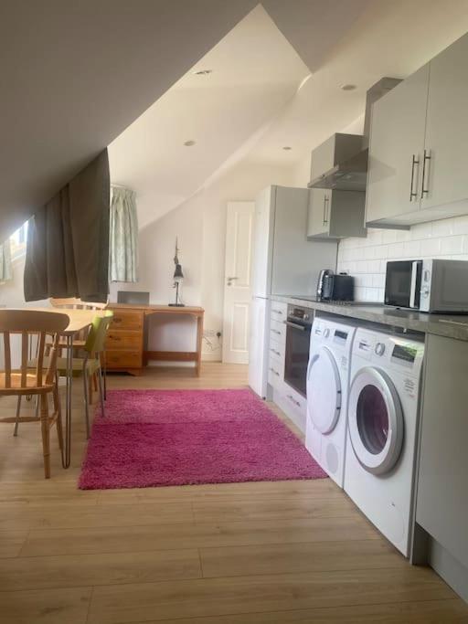 Apartment Cosy attic flat with views, London, UK - Booking.com