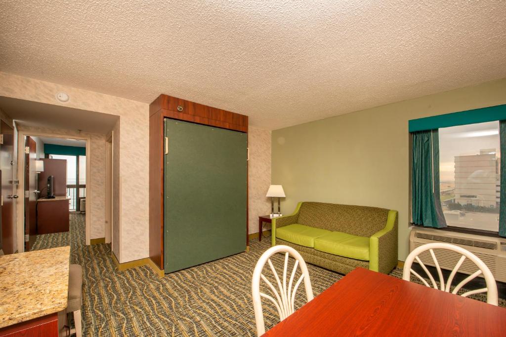 The Breakers Resort Inn, Virginia Beach (updated prices 2025)