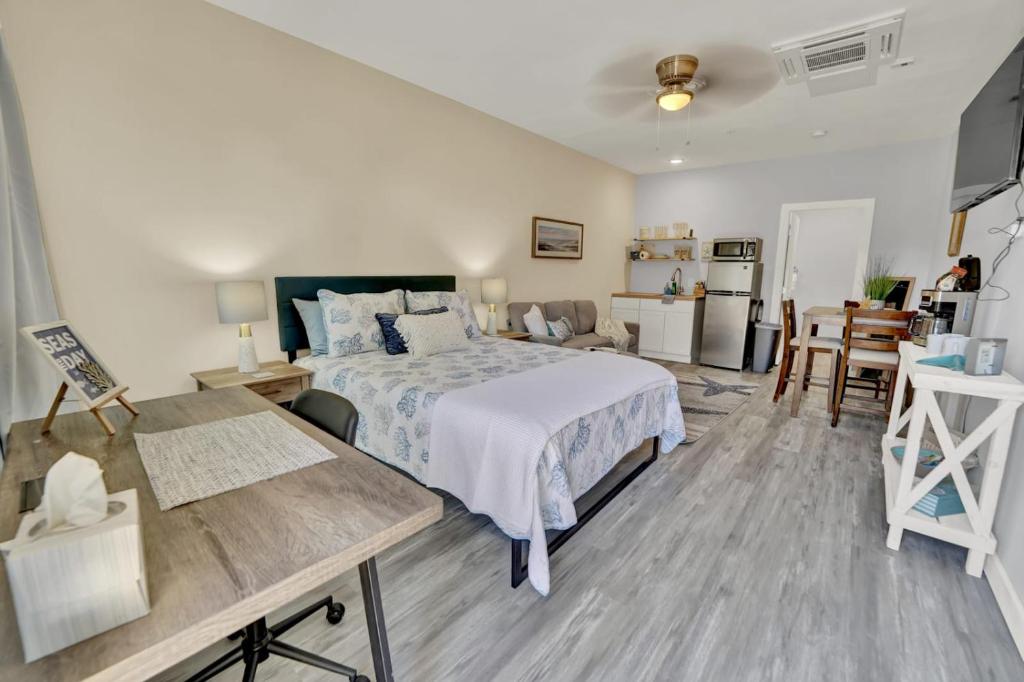 The Sand Dollar Close to Downtown FWB and Beach, Fort Walton Beach ...