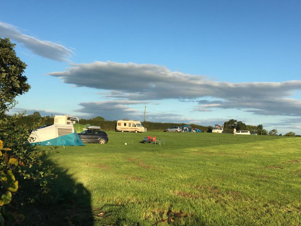 Carreg y Gwynt Campsite - Touring and tent pitches, Llanarth (updated ...