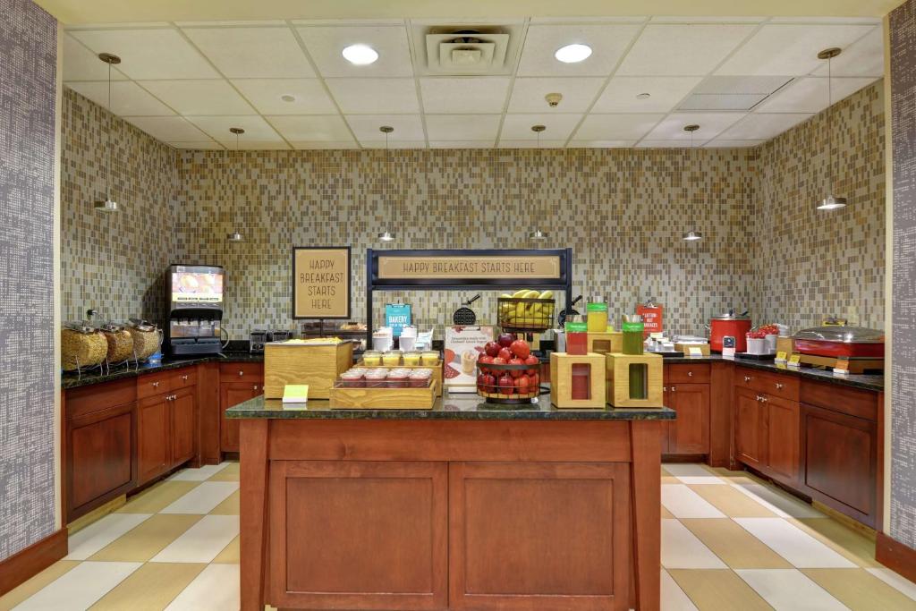Hampton Inn & Suites Newark-Harrison-Riverwalk, Newark (updated prices ...
