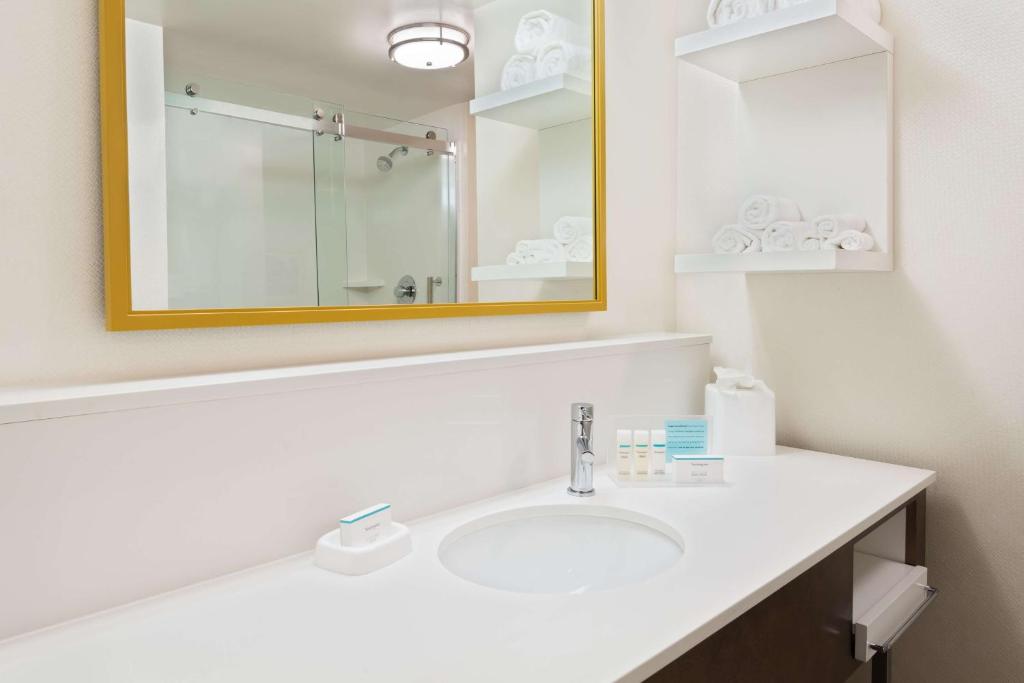 Hampton Inn & Suites Atlanta Buckhead Place, Atlanta (updated prices 2025)