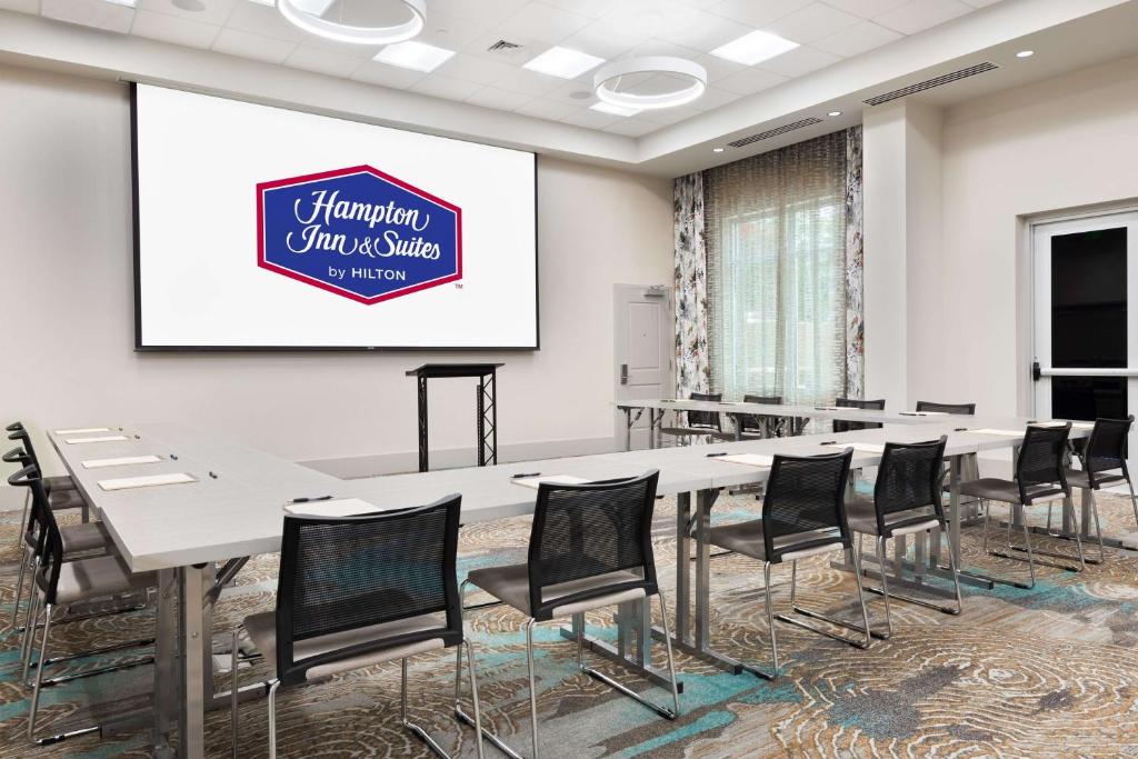 Hampton Inn & Suites Atlanta Buckhead Place, Atlanta (updated prices 2025)