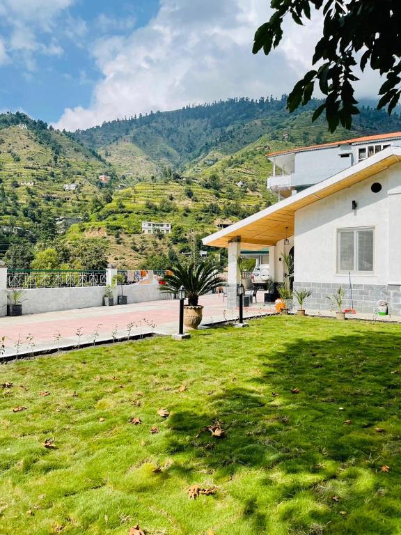 Miandam Bungalow, Sangobat (updated prices 2024)