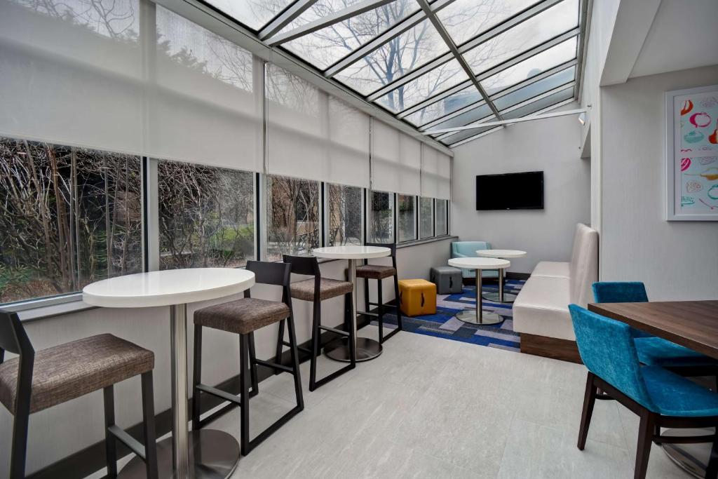 Hampton Inn NY-JFK, Queens (updated prices 2025)