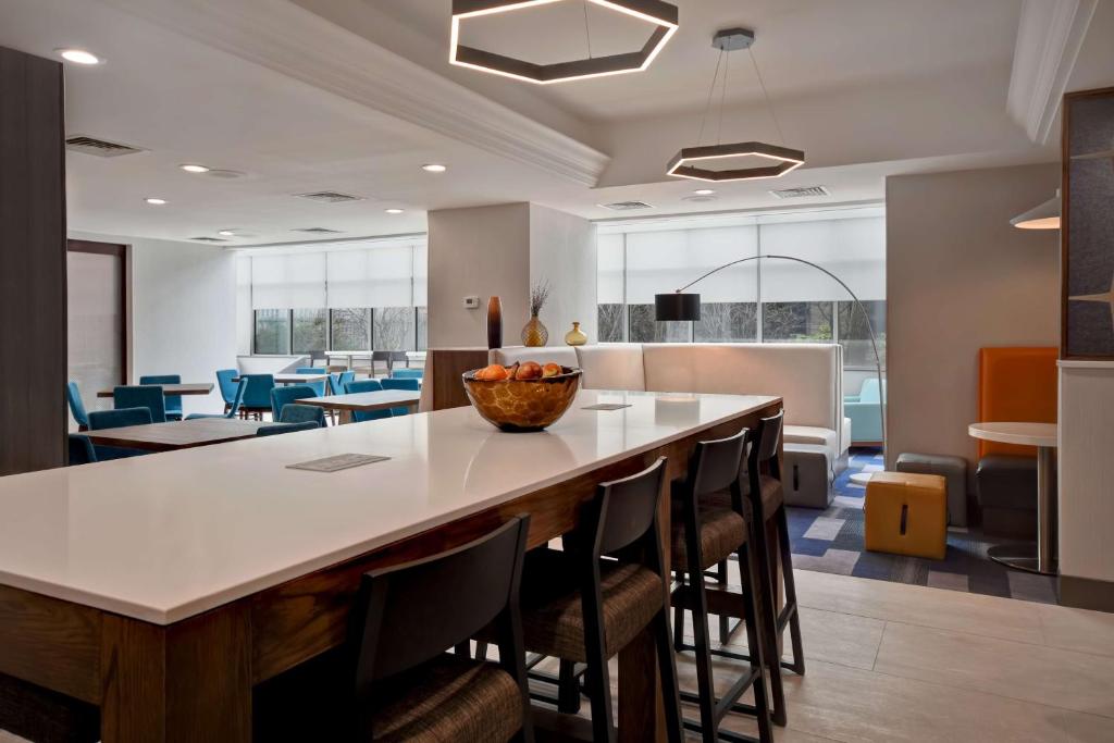 Hampton Inn NY-JFK, Queens (updated prices 2025)