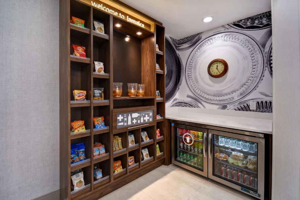 Hampton Inn NY-JFK, Queens (updated prices 2025)