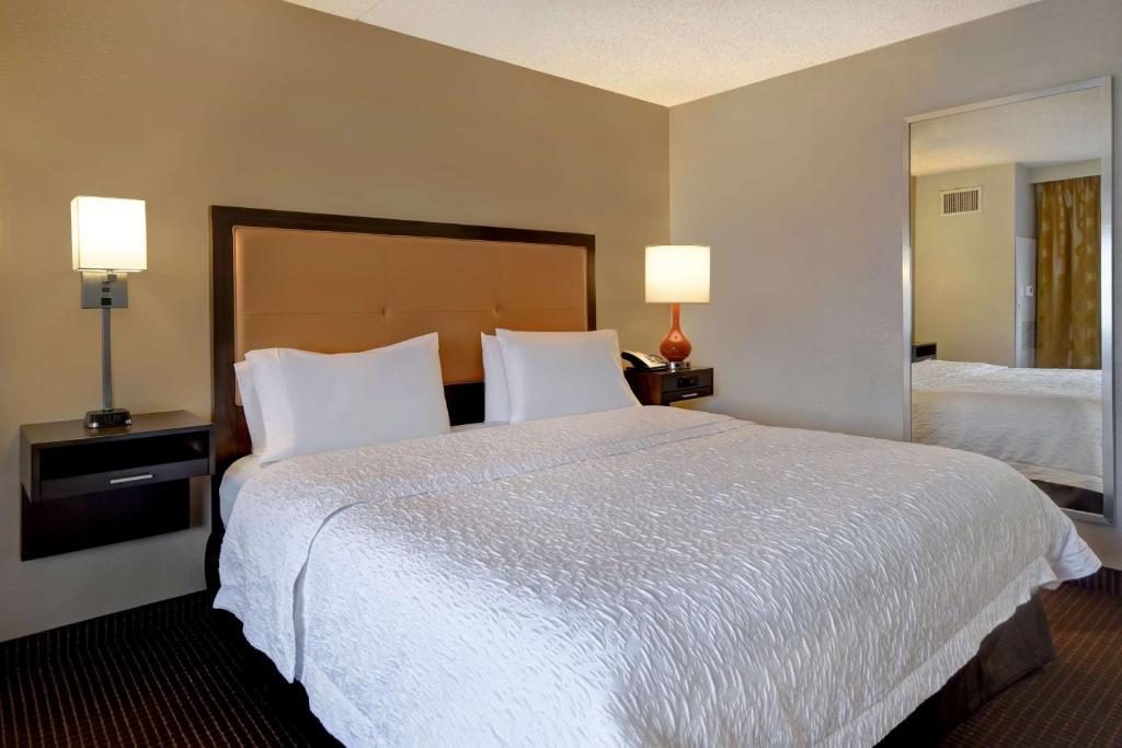 Hampton Inn NY-JFK, Queens (updated prices 2025)