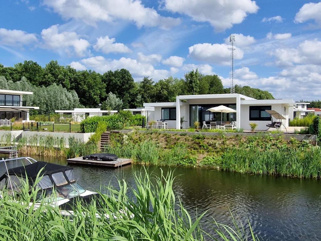 Water villa with jetty and 3 leisure boats, Zeewolde (updated prices 2025)