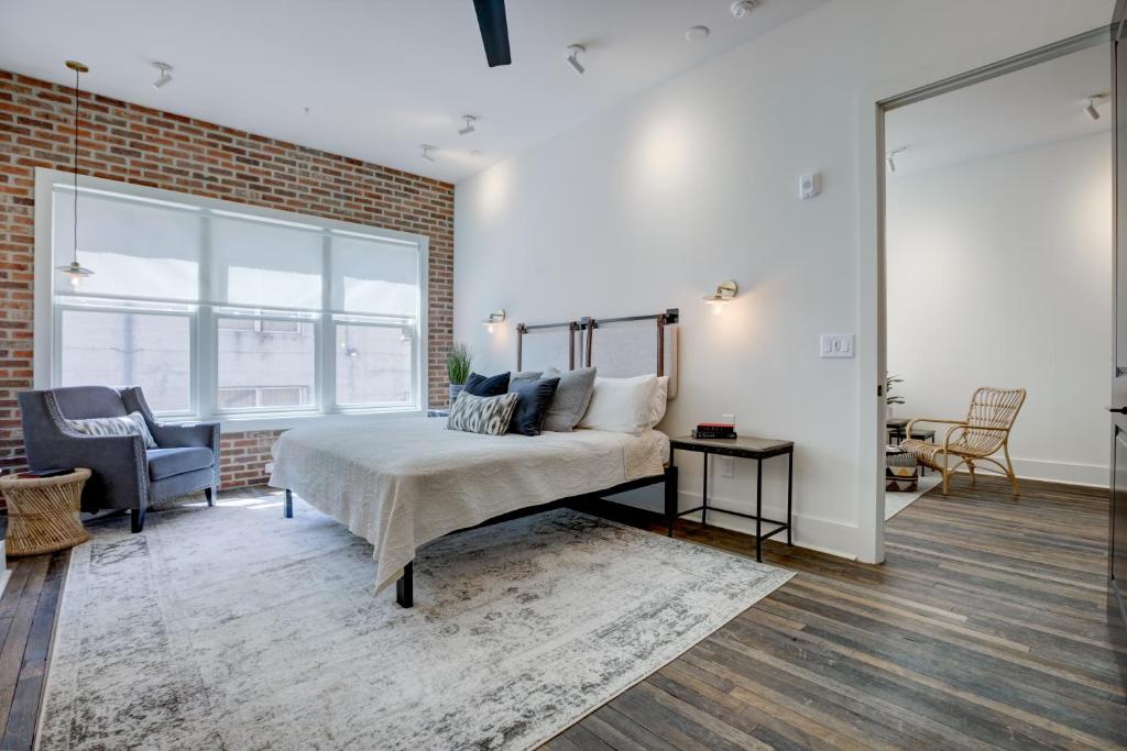 Castleberry Hill retreat w balcony Apt 101, Atlanta (updated prices 2026)