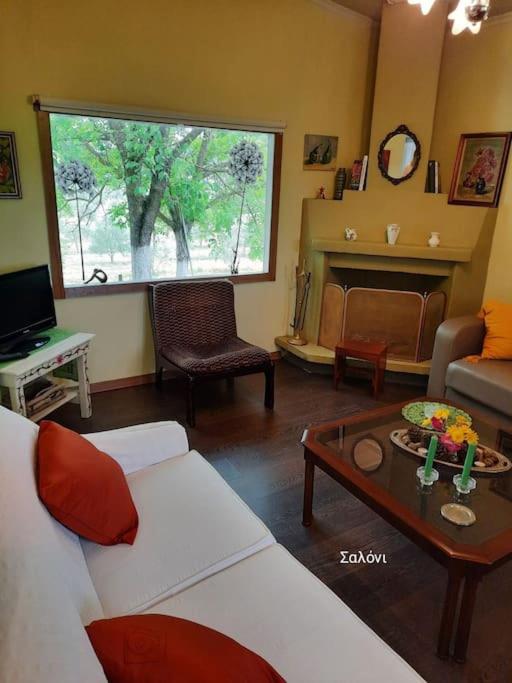 Angie's Guest Cottage, Amalias (updated prices 2025)