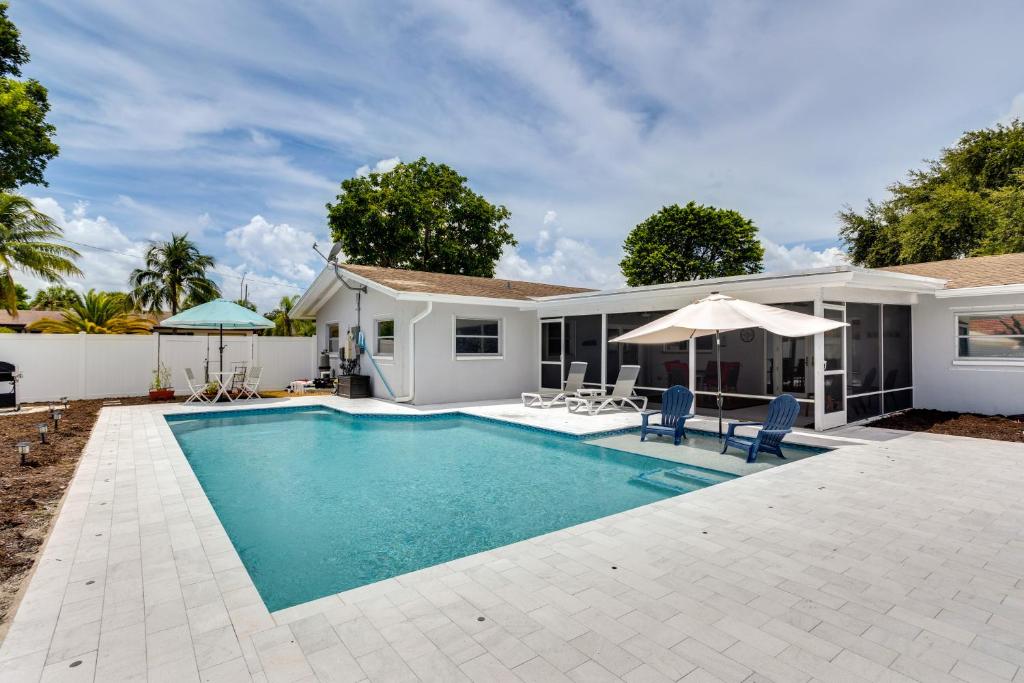 Tropical Florida Abode with Pool and Screened-In Patio, Palm Beach ...