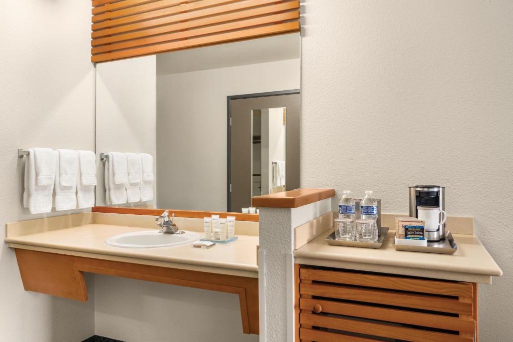 Radisson Hotel Portland Airport, Portland (updated prices 2025)