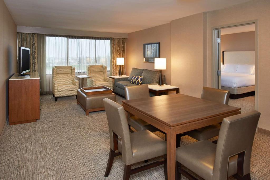 DoubleTree by Hilton Fresno Convention Center, Fresno (updated prices 2025)