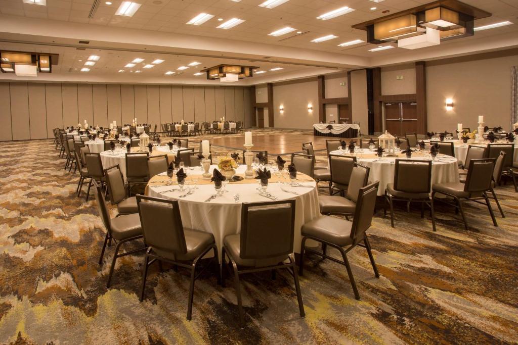DoubleTree by Hilton Fresno Convention Center, Fresno (updated prices 2025)