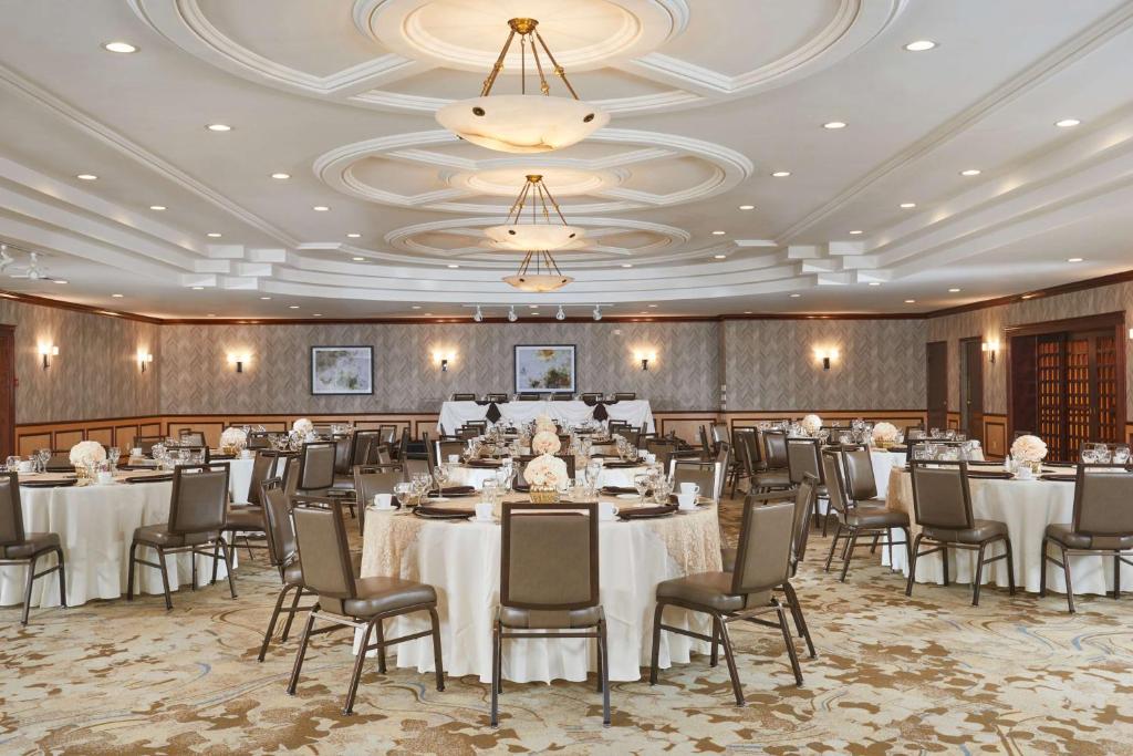 DoubleTree by Hilton Fresno Convention Center, Fresno (updated prices 2025)