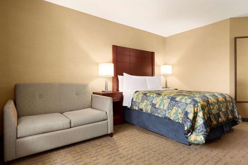 Travelodge by Wyndham Oshawa Whitby, Oshawa (updated prices 2025)