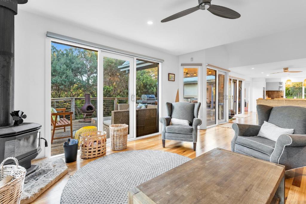 Sandy Hills Beach House by Ready Set Stay- BYO LINEN & TOWELS, Saint ...