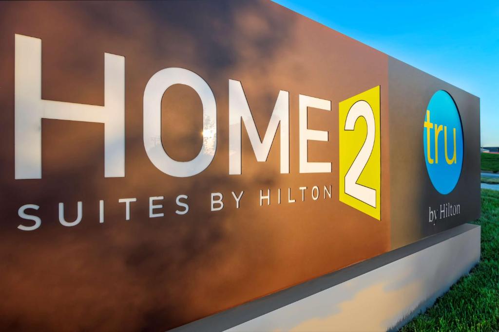 Home2 Suites Logo