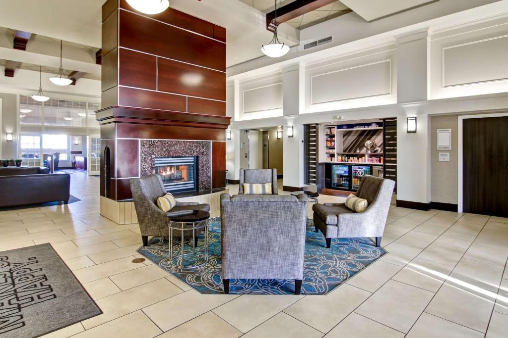 Hampton Inn & Suites by Hilton Calgary-Airport, Calgary (updated prices ...