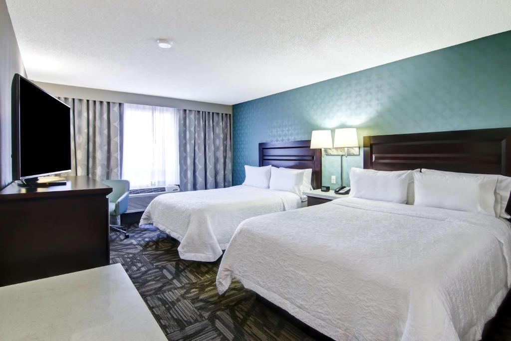 Hampton Inn & Suites by Hilton Calgary-Airport, Calgary (updated prices ...