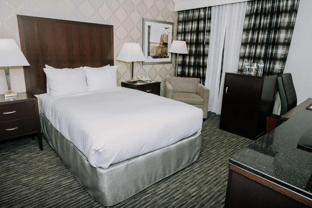 DoubleTree by Hilton Dearborn, Dearborn (updated prices 2025)