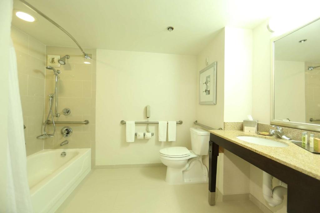 DoubleTree by Hilton Dearborn, Dearborn (updated prices 2025)