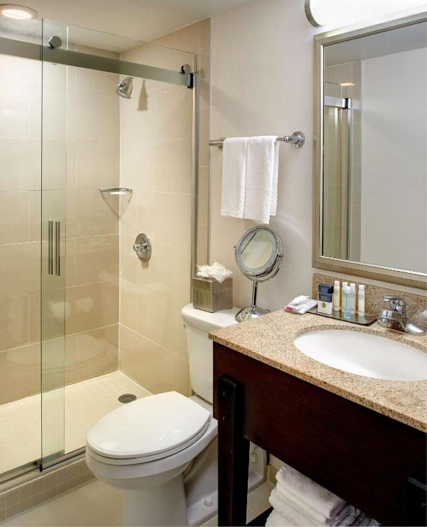 DoubleTree by Hilton Dearborn, Dearborn (updated prices 2025)