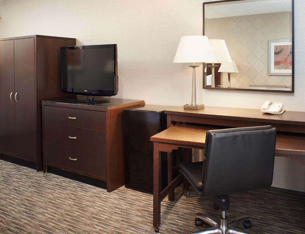 DoubleTree by Hilton Dearborn, Dearborn (updated prices 2025)