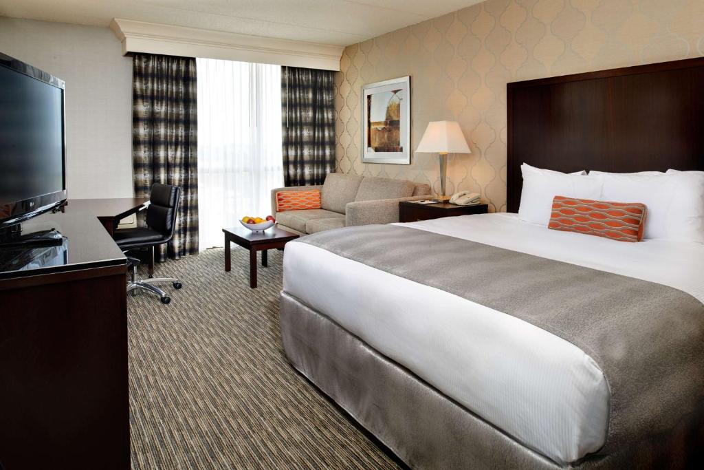 DoubleTree by Hilton Dearborn, Dearborn (updated prices 2025)